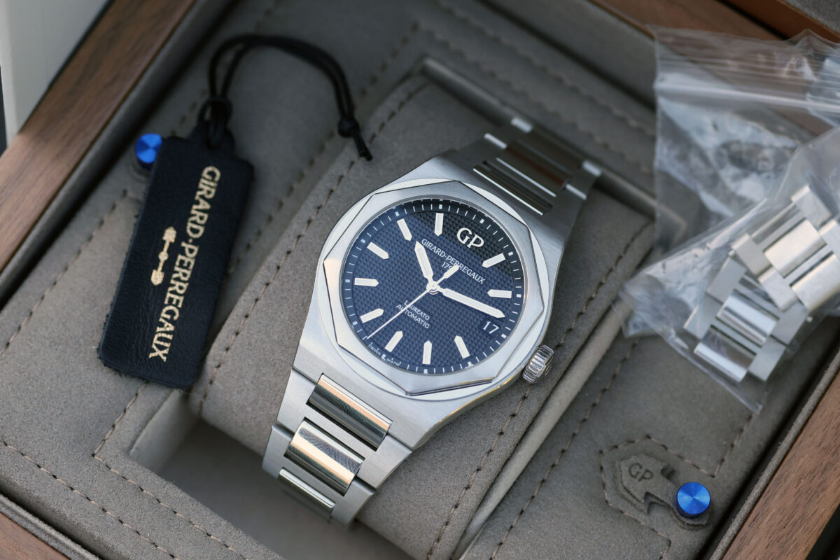 2021 Girard Perregaux Laureato ref. 81010 Black Dial, 42mm, Box ...